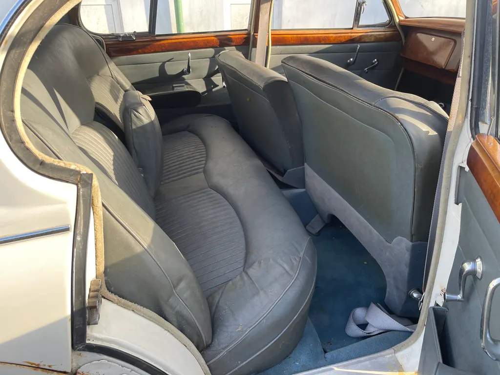 Classic Daimler V8 250 Cars for Sale | CCFS